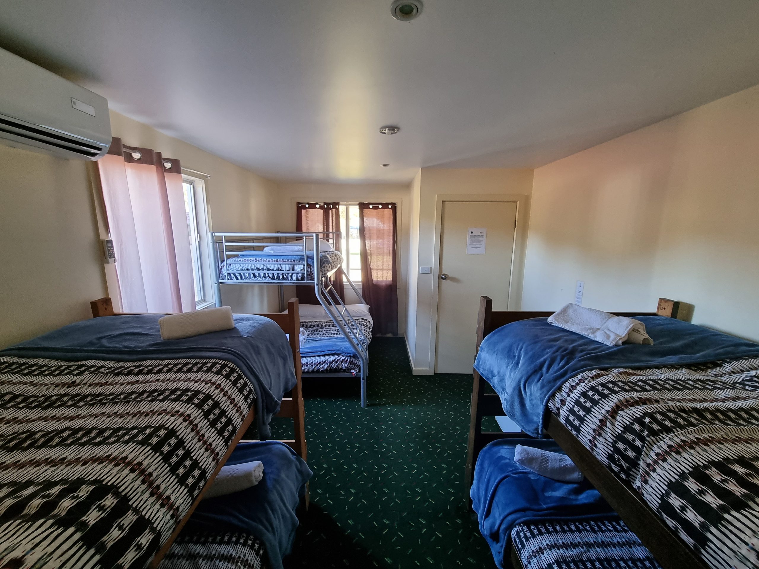 Bunk Rooms - Dargo Hotel